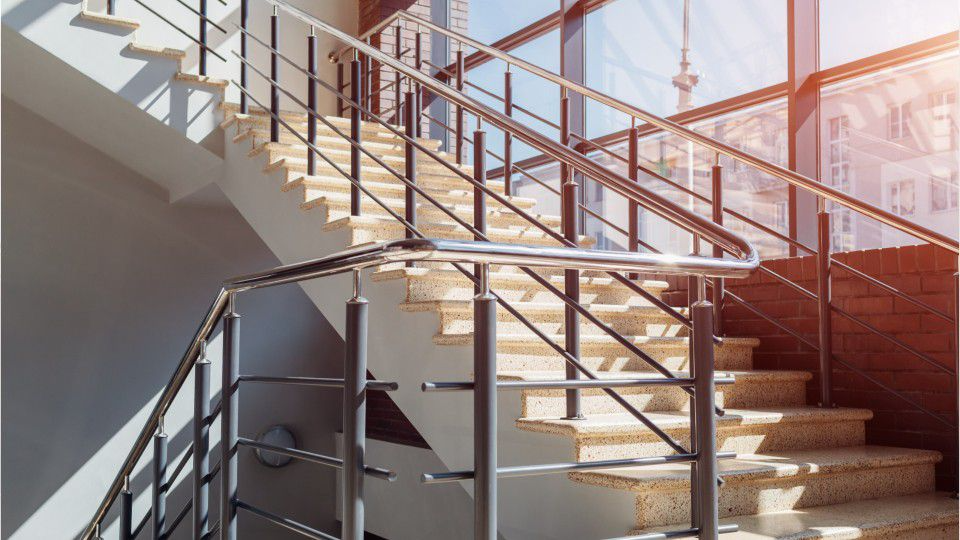 4-year-old girl dies after falling over 7th-floor railing at South ...