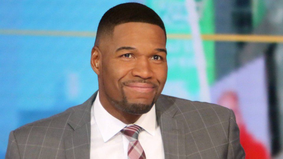 We knew it: Michael Strahan’s gap-toothed smile returns – 102.3 WBAB