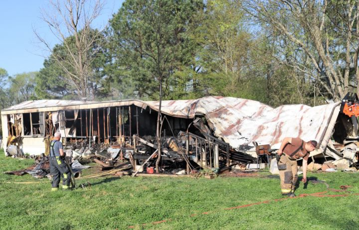 Firefighters investigating cause of deadly mobile home fire in ...