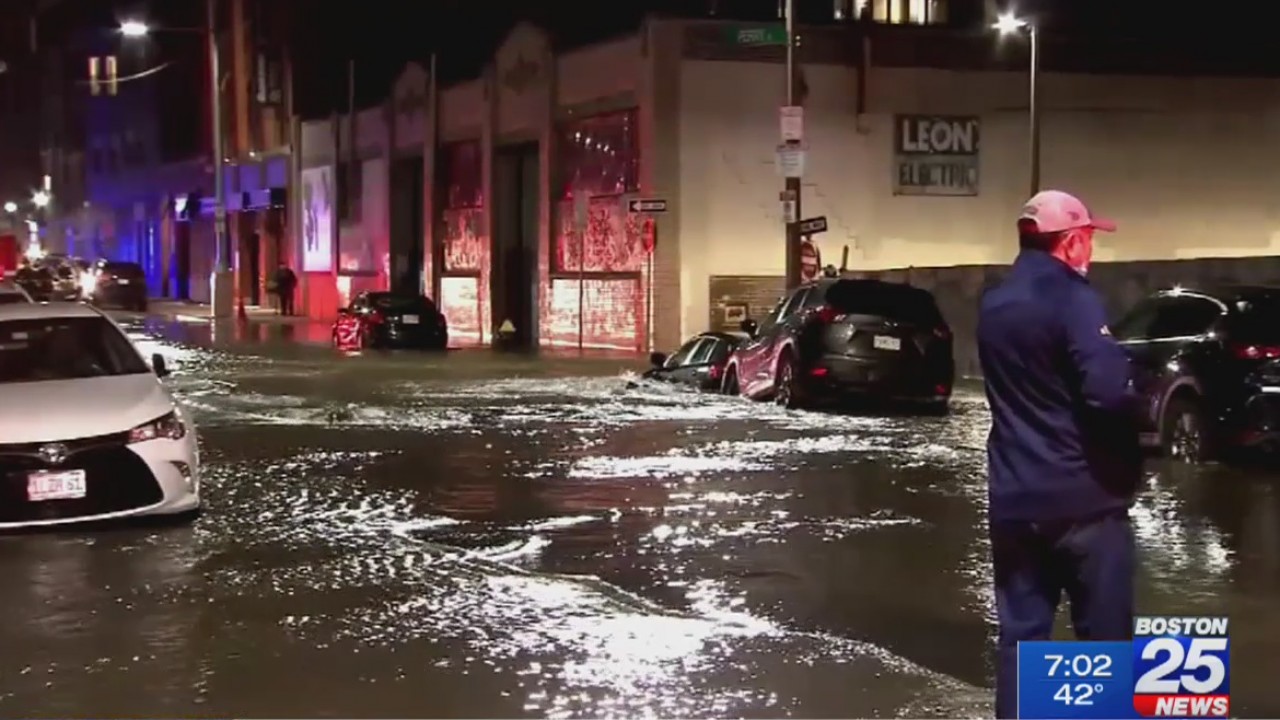 Water main break in Boston’s South End floods street, creates sinkhole ...