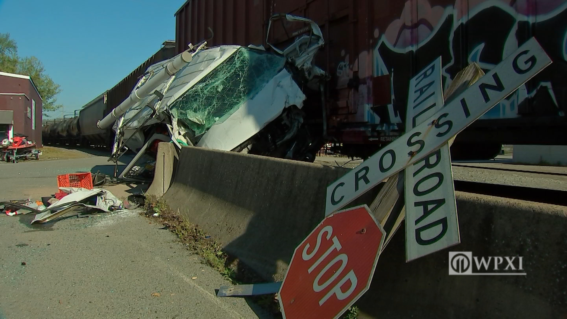 Van mangled after hit by train in Cheswick – WPXI