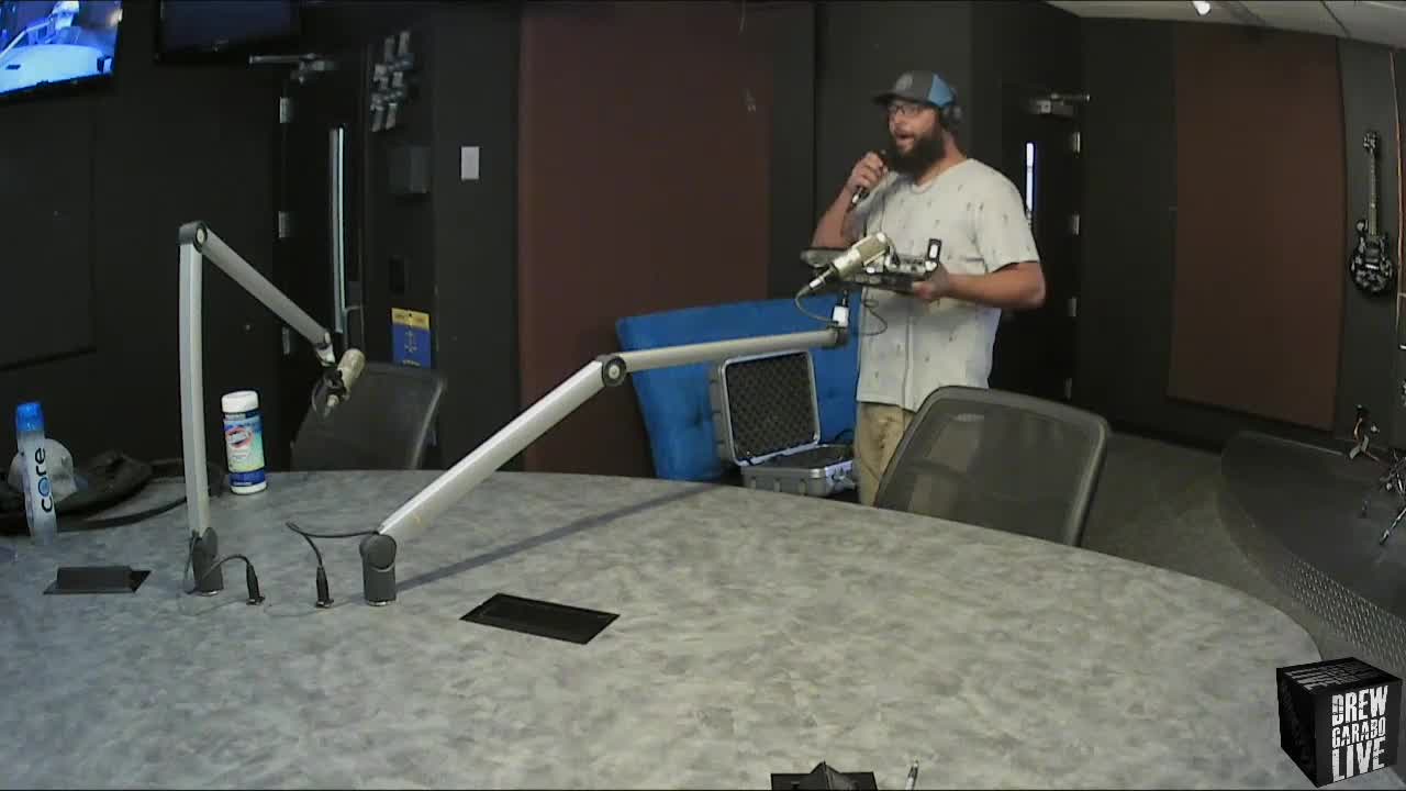 Can You Smell Me? With John Senning – 102.5 The Bone