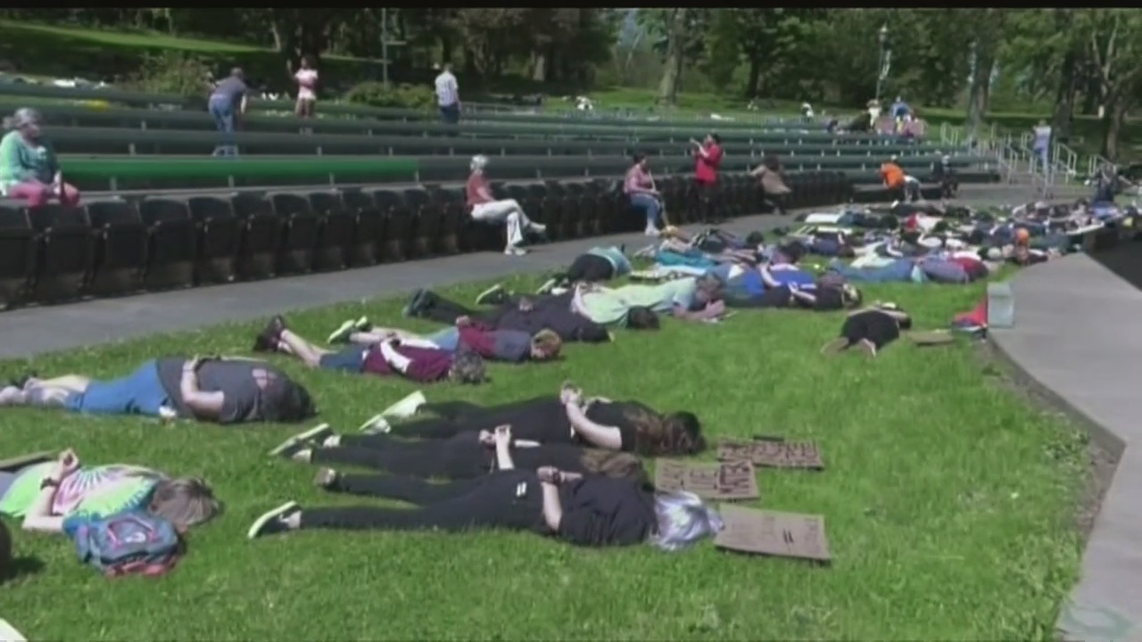 Large group of protesters march in Pittsburgh for second straight day