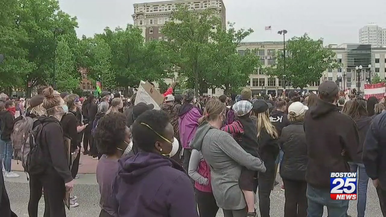 Thousands participate in solidarity protest in Worcester