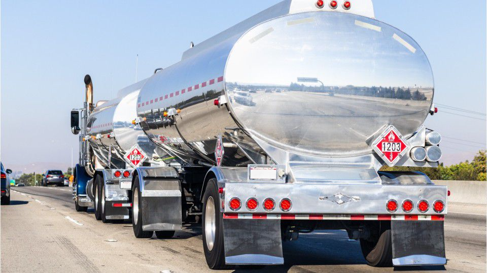 Illinois man’s body found inside fuel tanker – 102.3 WBAB
