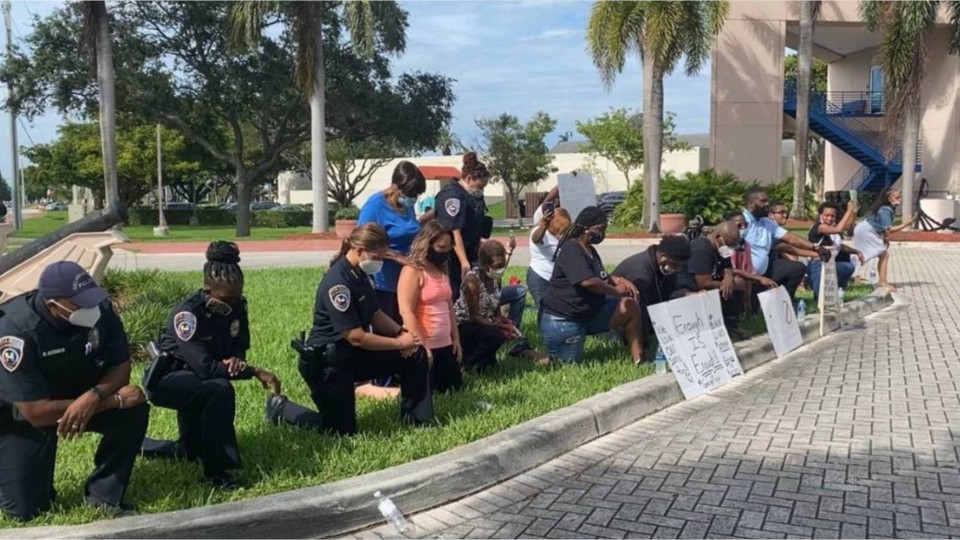 South Florida SWAT team steps down after police chief kneels with ...