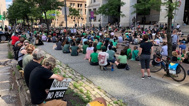 Hundreds gather, march in downtown Pittsburgh for peaceful protest – WPXI