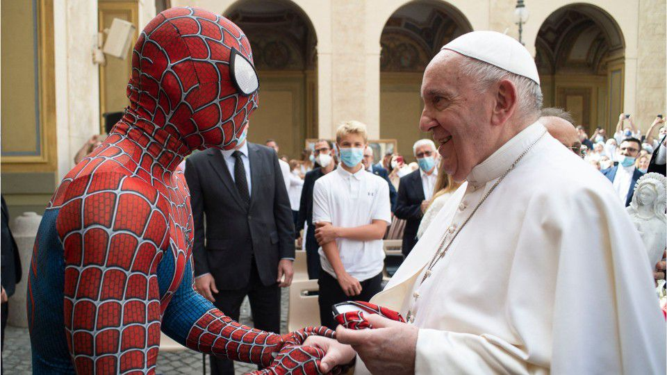 Spider-Man meets Pope Francis at Vatican – KISS 104.1 FM
