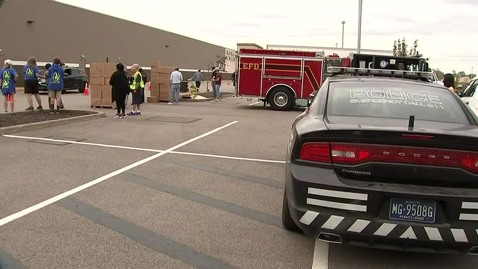 Police, firefighters help hand out food to those in need – WPXI