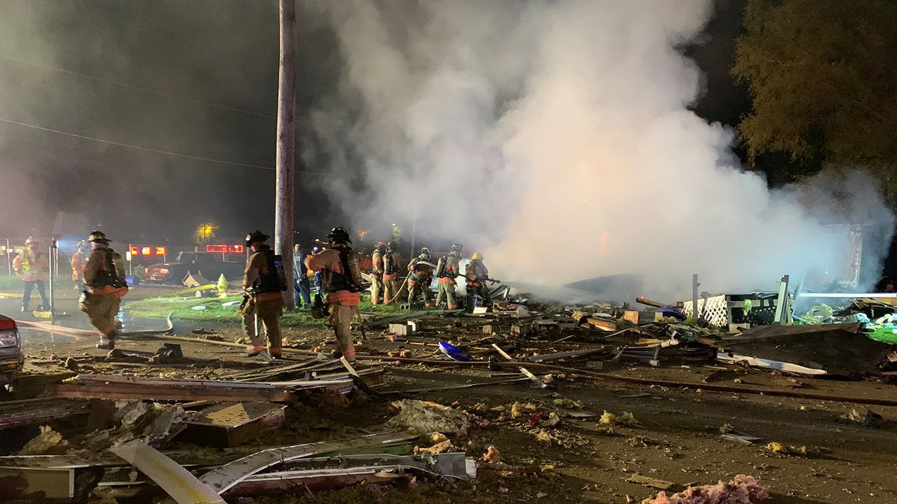1 person killed after building explosion in Illinois – WPXI