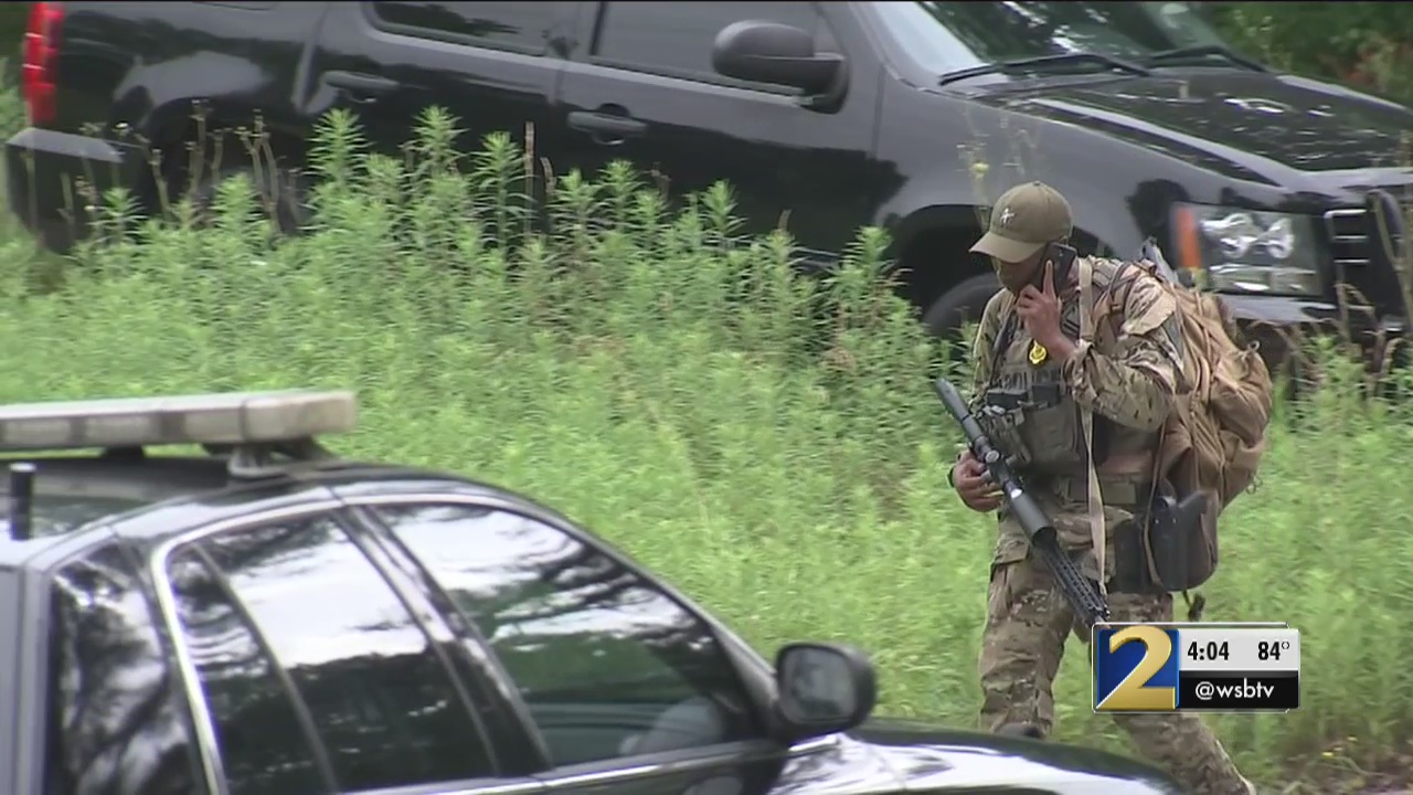 Police tanker, 20+ officers swarm metro neighborhood during SWAT standoff