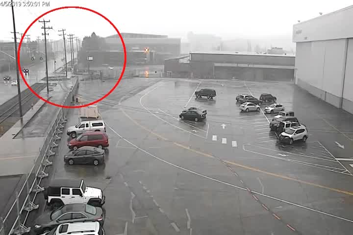 Video shows moment dozens of power poles collapsed in Tukwila – KIRO 7 ...