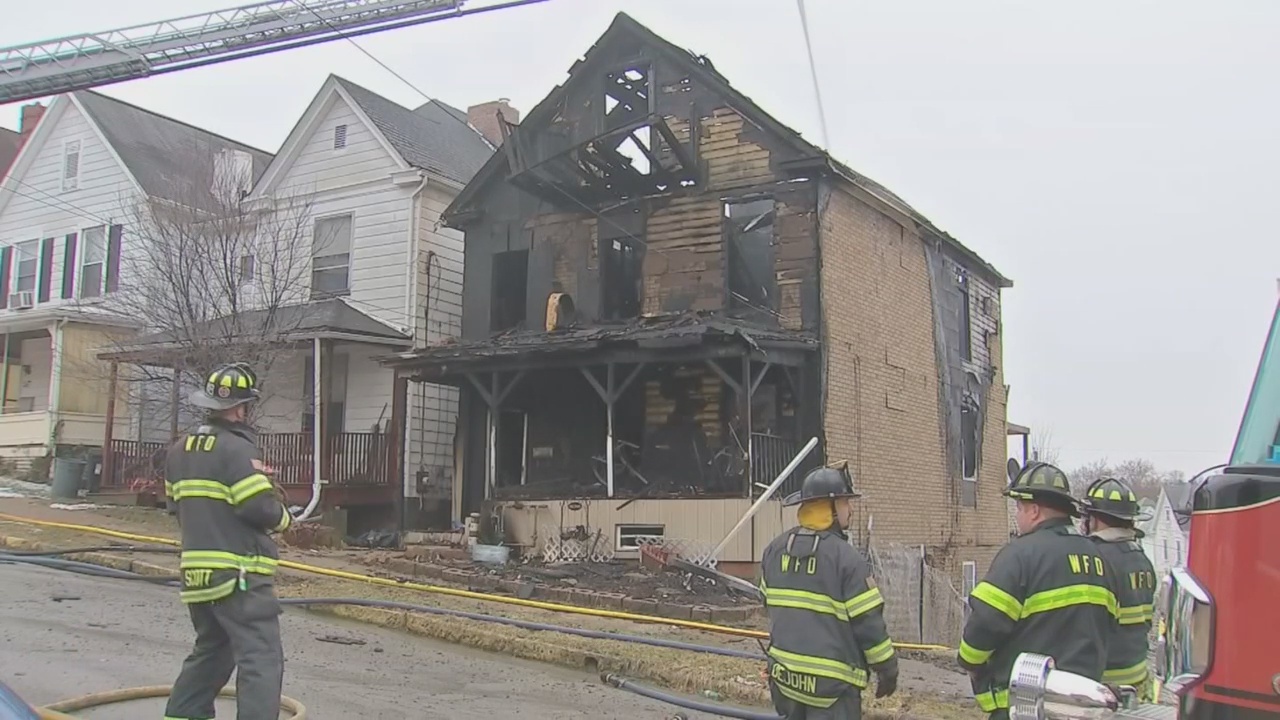 Intense flames destroy house in Washington – WPXI