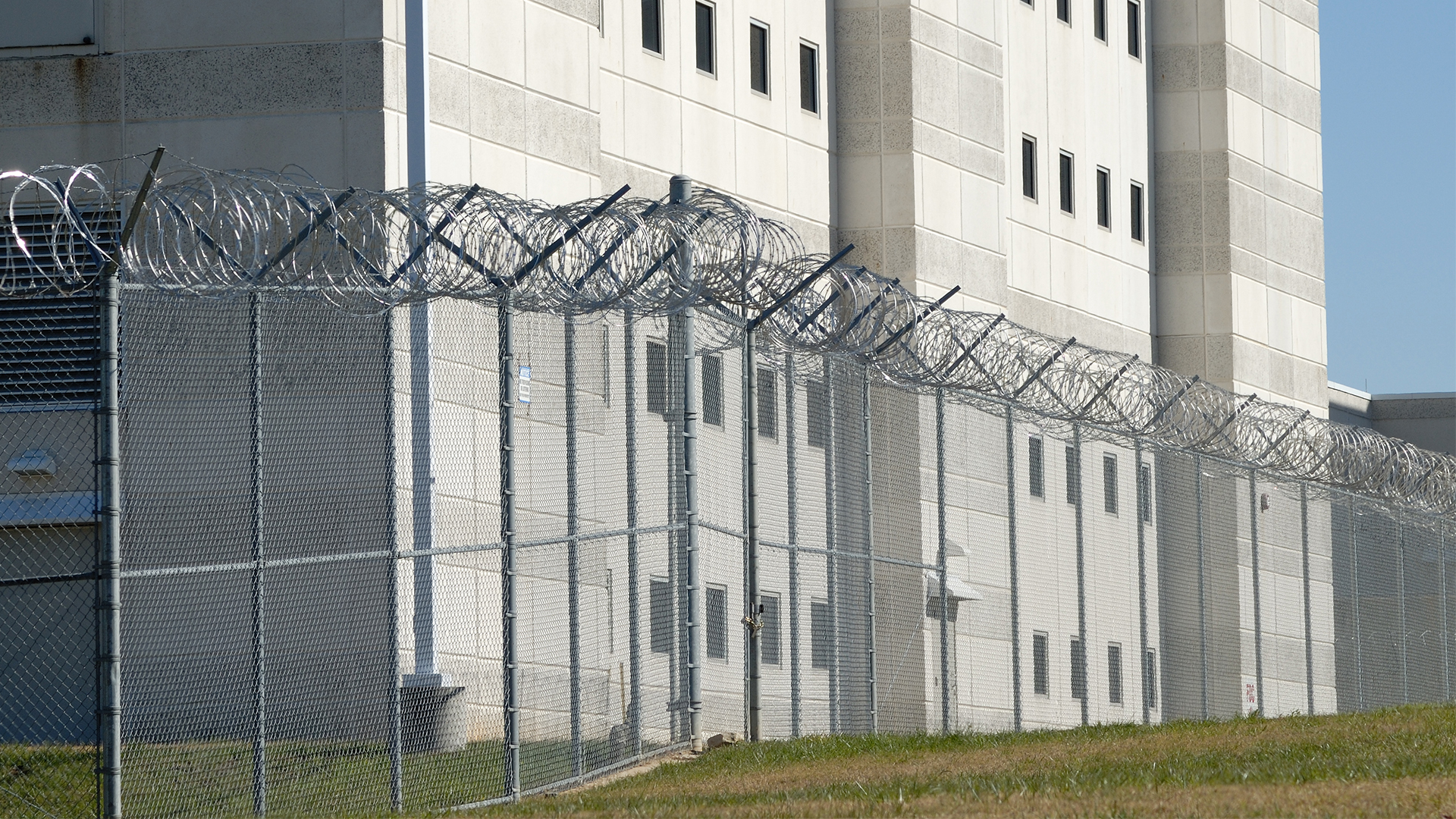 Man just released from prison steals car in jail parking lot with 1 ...