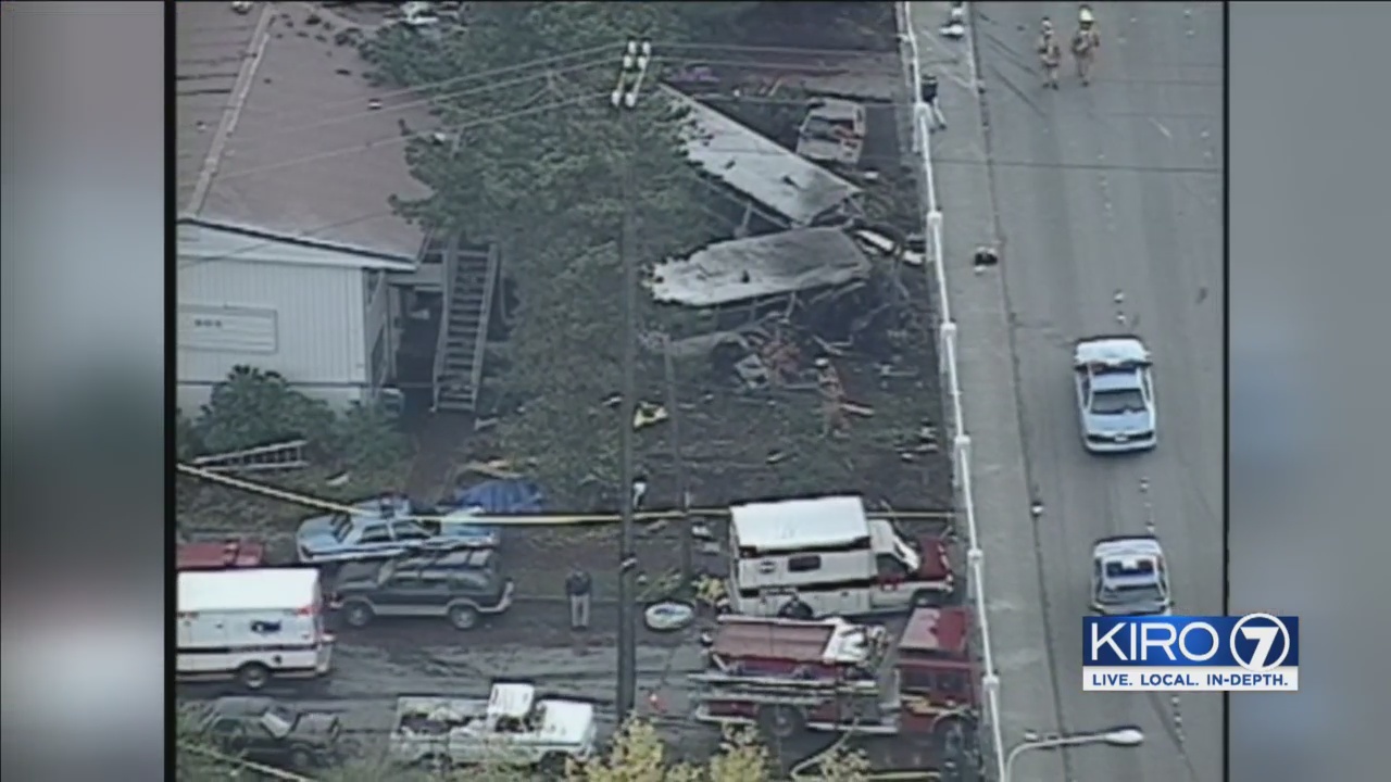Bus plunges over Aurora Bridge in 1998: Passenger recalls the crash ...