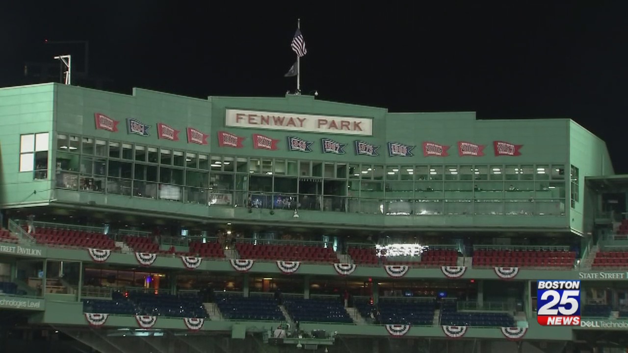 Fenway lights up for Red Sox gala ahead of the World Series