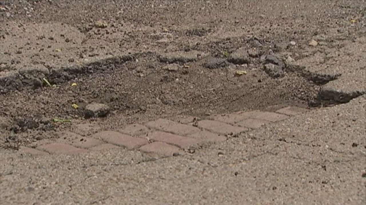 Pittsburgh potholes remain a problem, despite drop in 311 reports