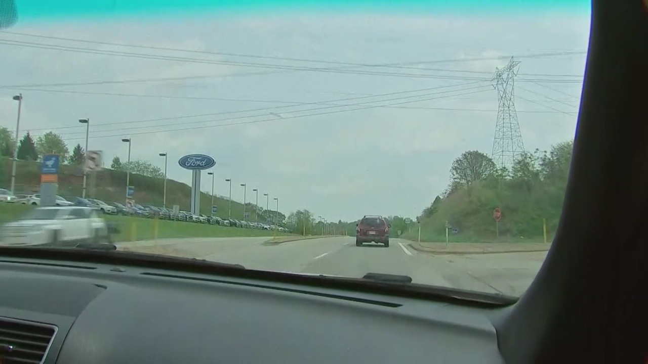 Hit-and-run becomes dangerous chase, 2 troopers almost struck – WPXI