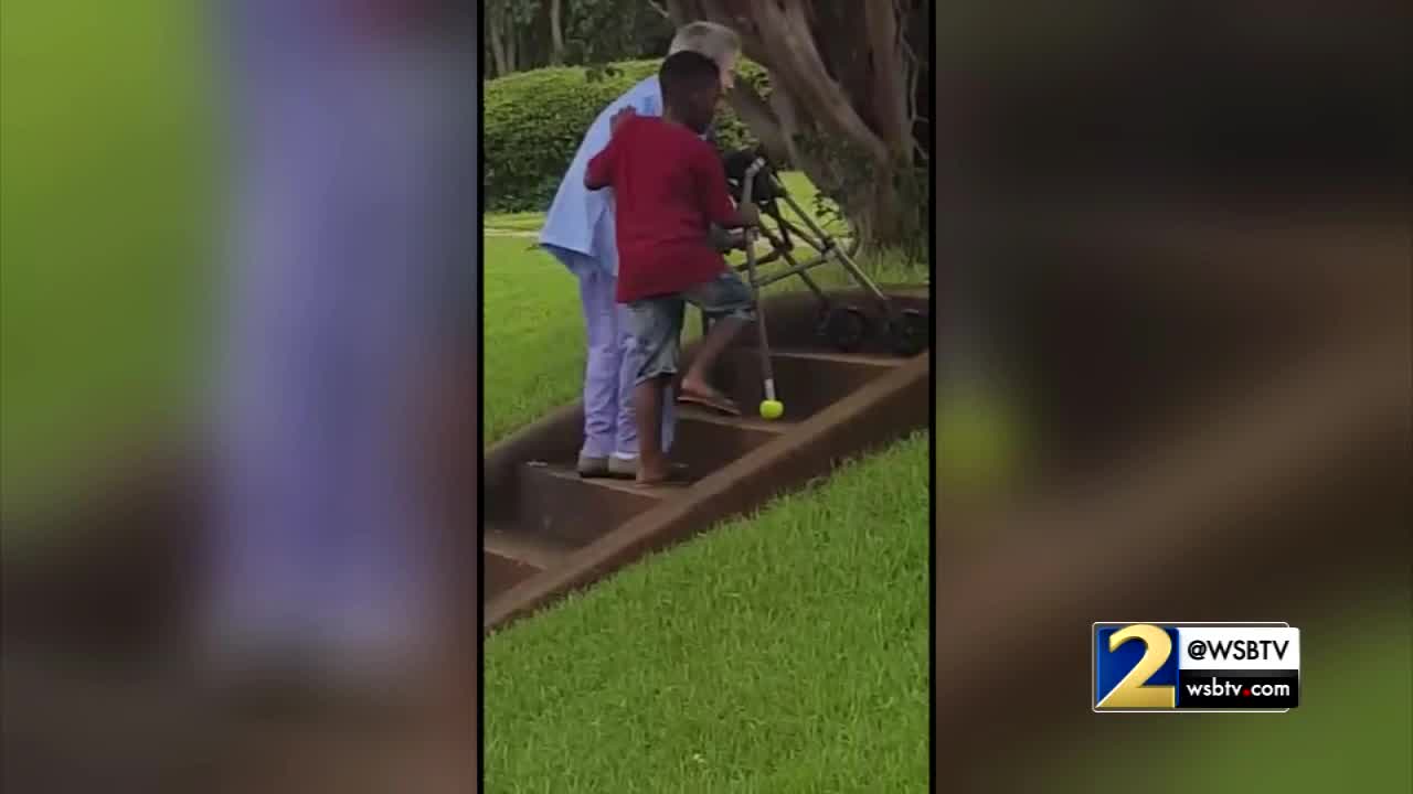 Young boy stops traffic to help elderly stranger up stairs – WSB-TV ...