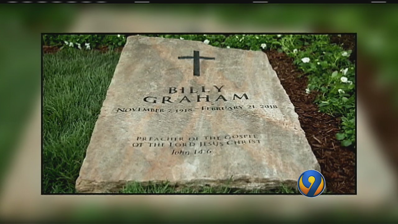 Son of the late Rev. Billy Graham shares photo of his father's grave ...