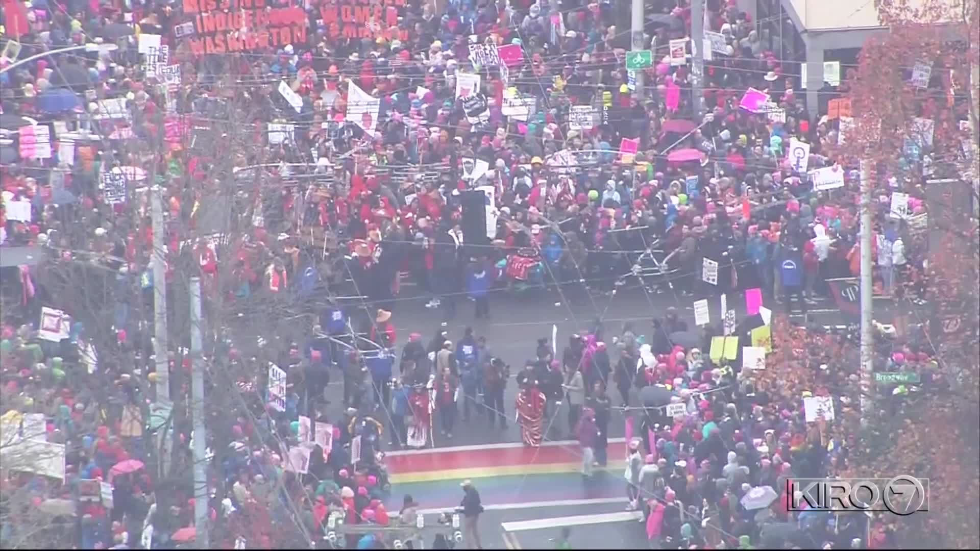 Tens of thousands march in Seattle for women: Highlights and video ...
