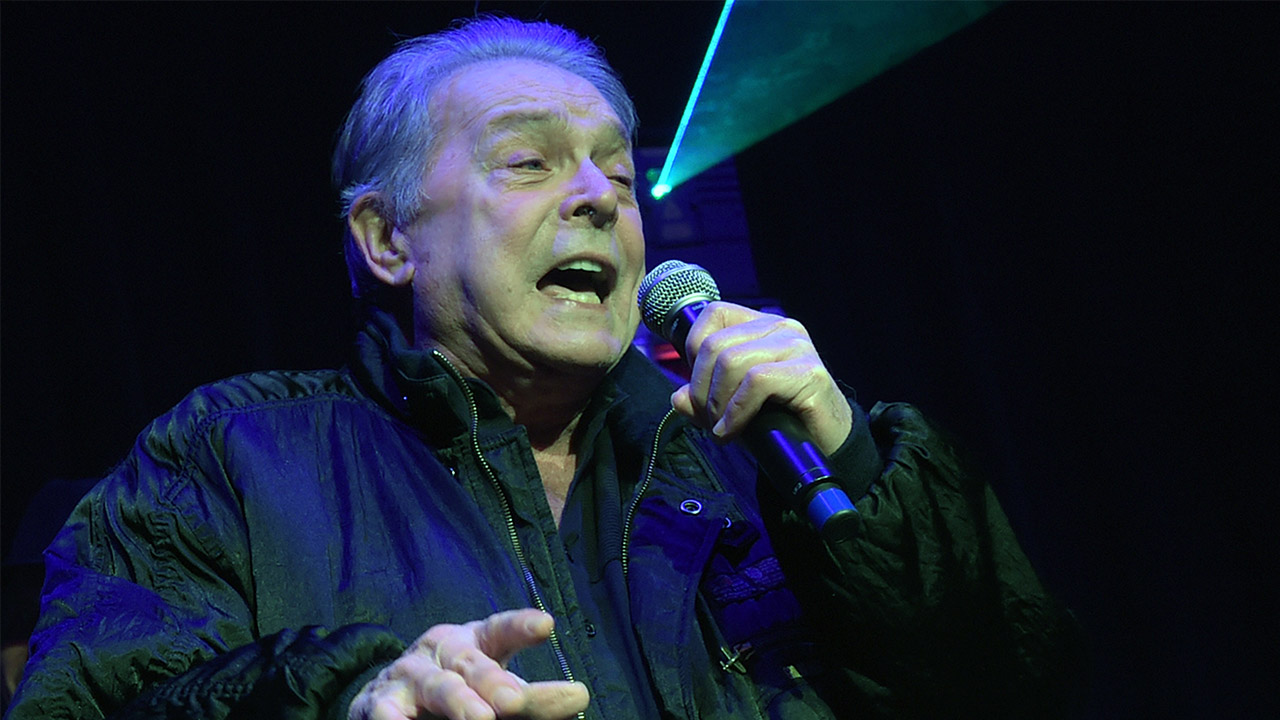 Country singing legend Mickey Gilley injured in crash – WPXI