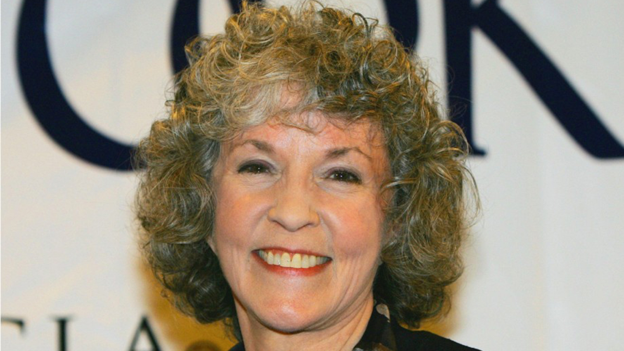 Best-selling author Sue Grafton dies at age 77