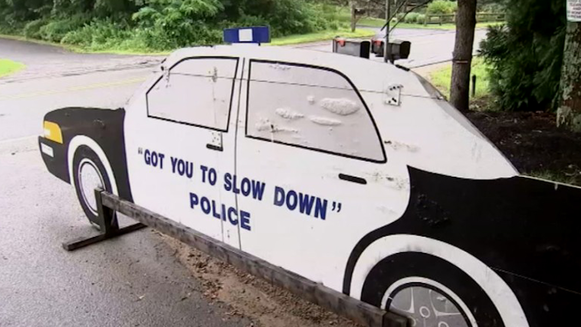 Man puts up fake police cruiser to slow down cars – WPXI
