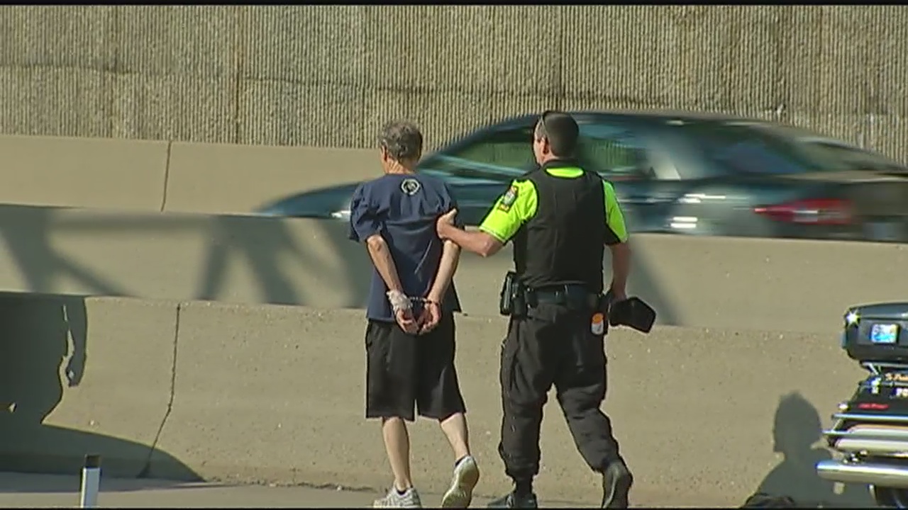 Man leads police on foot chase on I-279 during rush hour – WPXI Man leads police on foot chase on I-279 during rush hour – WPXI