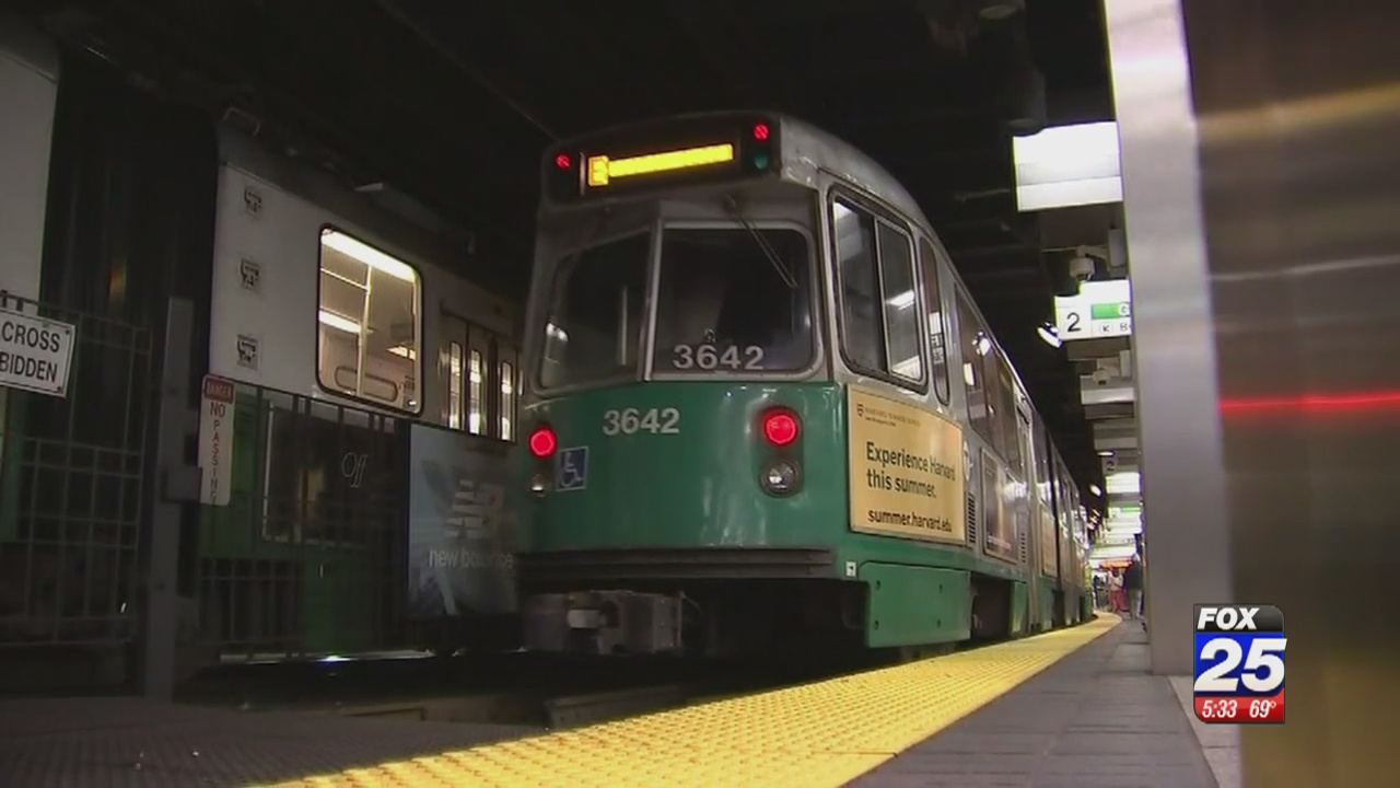 Green Line trolley derails, causes severe delays – Boston 25 News