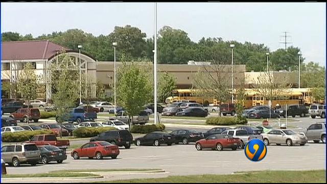 Lockdown lifted at Jay M. Robinson High School – WSOC TV