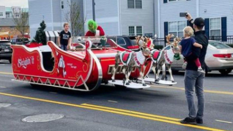 Man drives Santa’s sleigh to Virginia Beach – Boston 25 News