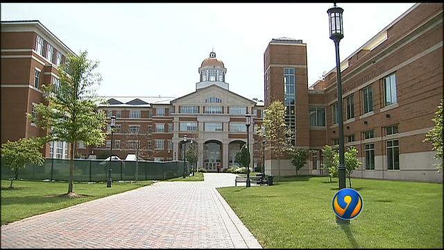 Some UNCC students looking for extra graduation ceremony tickets – WSOC TV